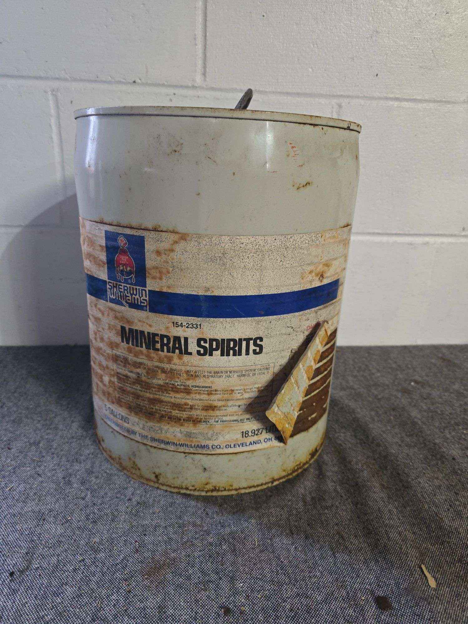 SHERWIN WILLIAMS MINERAL SPIRITS NEAR FULL - Kaufman Realty & Auctions