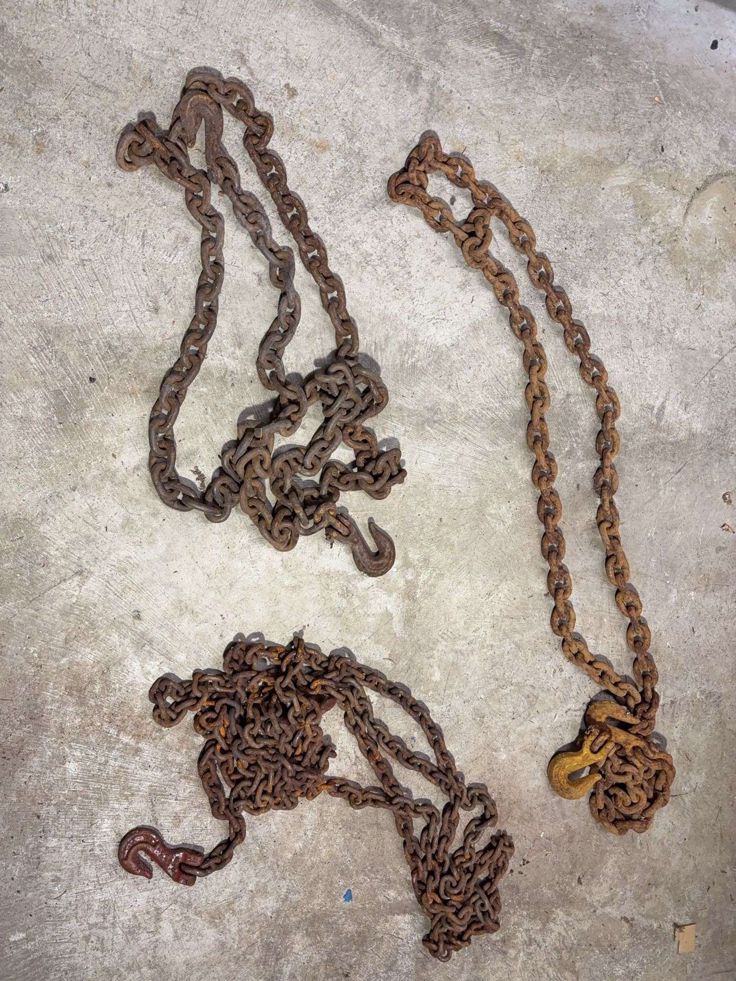 (3) double hook chains - Kaufman Realty & Auctions