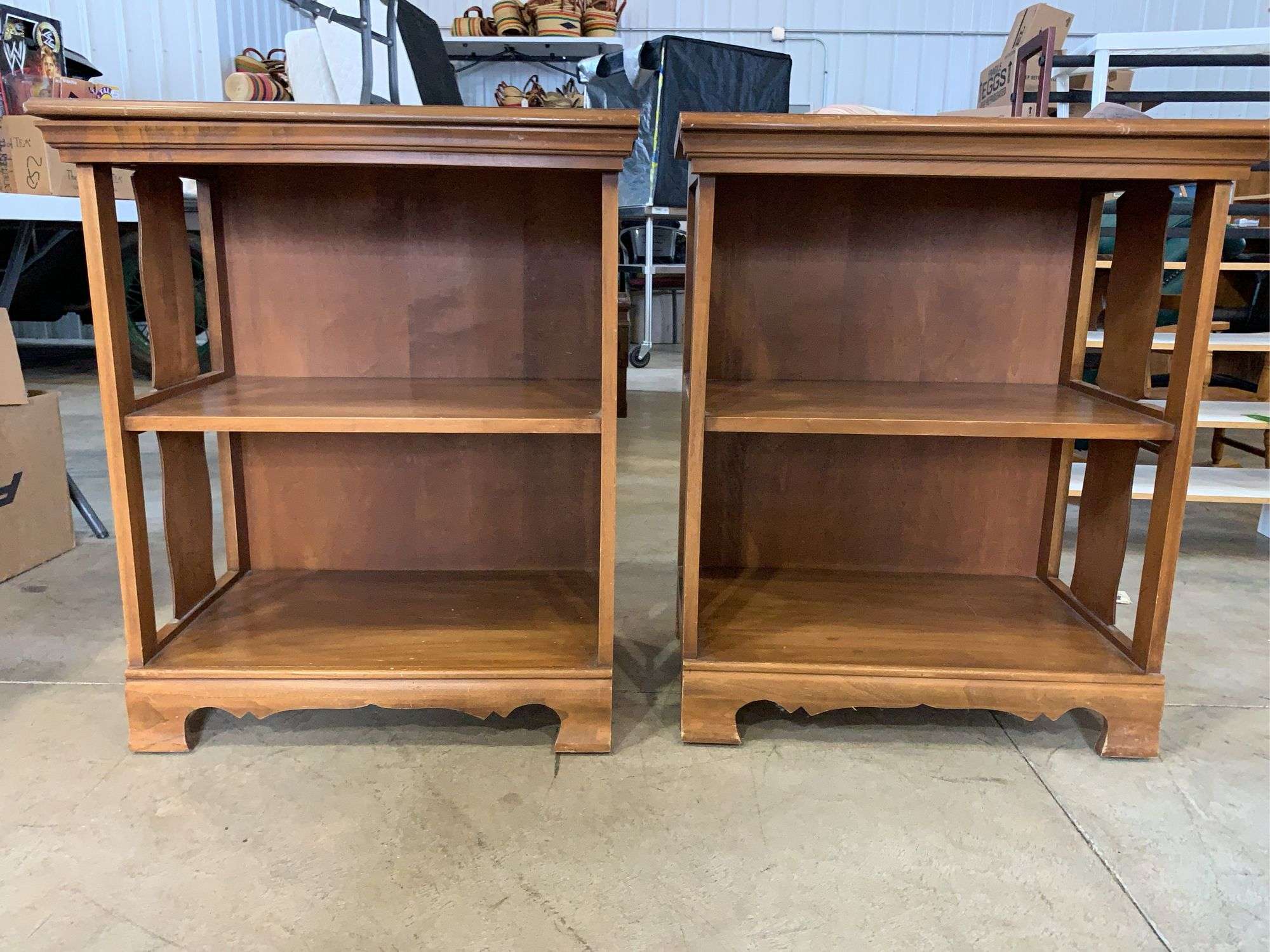 PAIR OF MATCHING SIDE / END TABLES - Kaufman Realty & Auctions