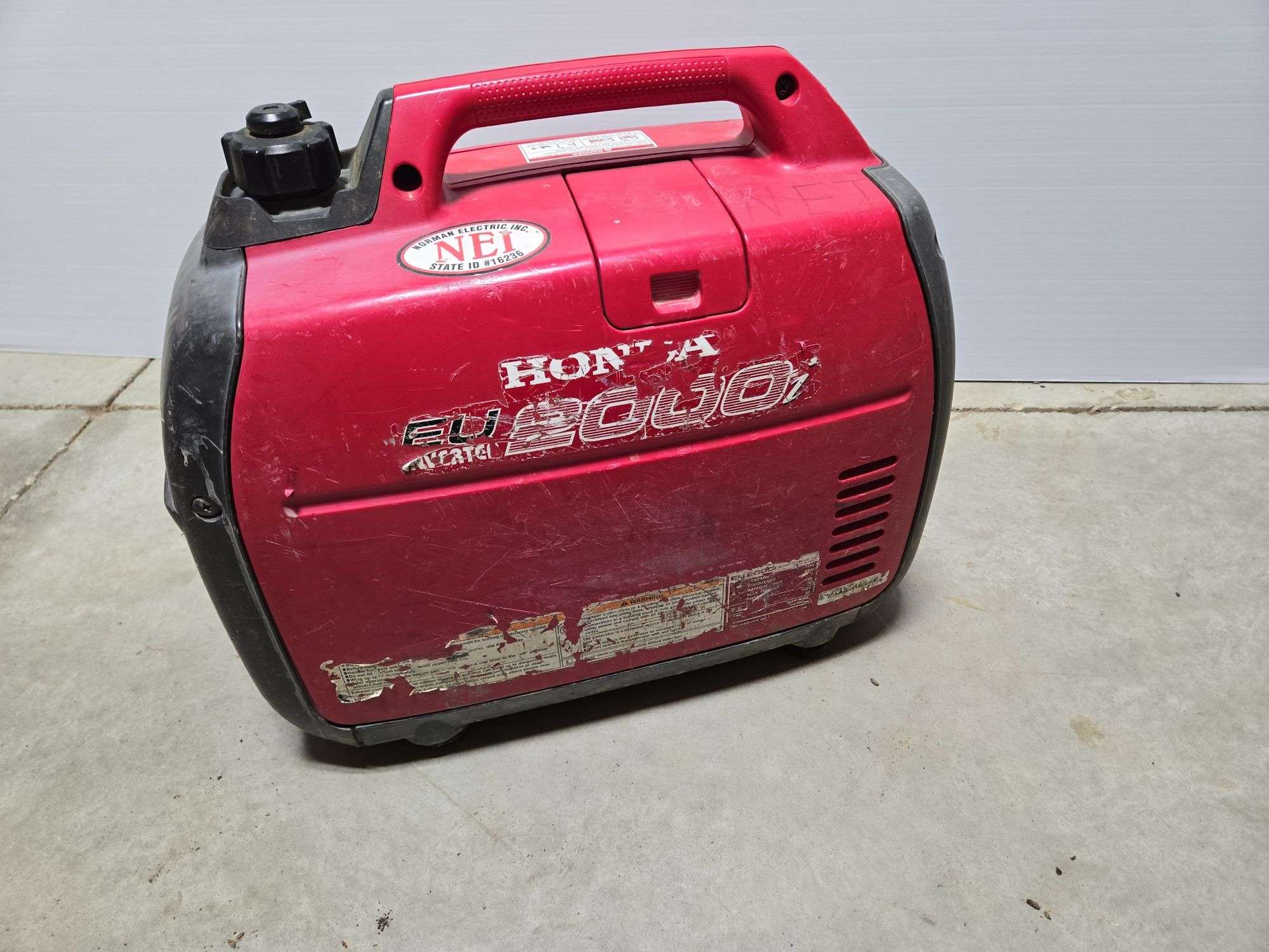 Honda 2000 generator - Kaufman Realty & Auctions