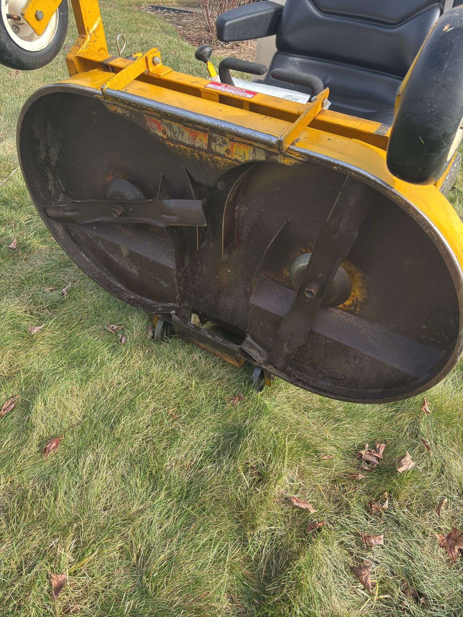 Walker Zero Turn Lawn Mower 42” / Only 645 Hrs !! , Model No. MCGHS , w ...