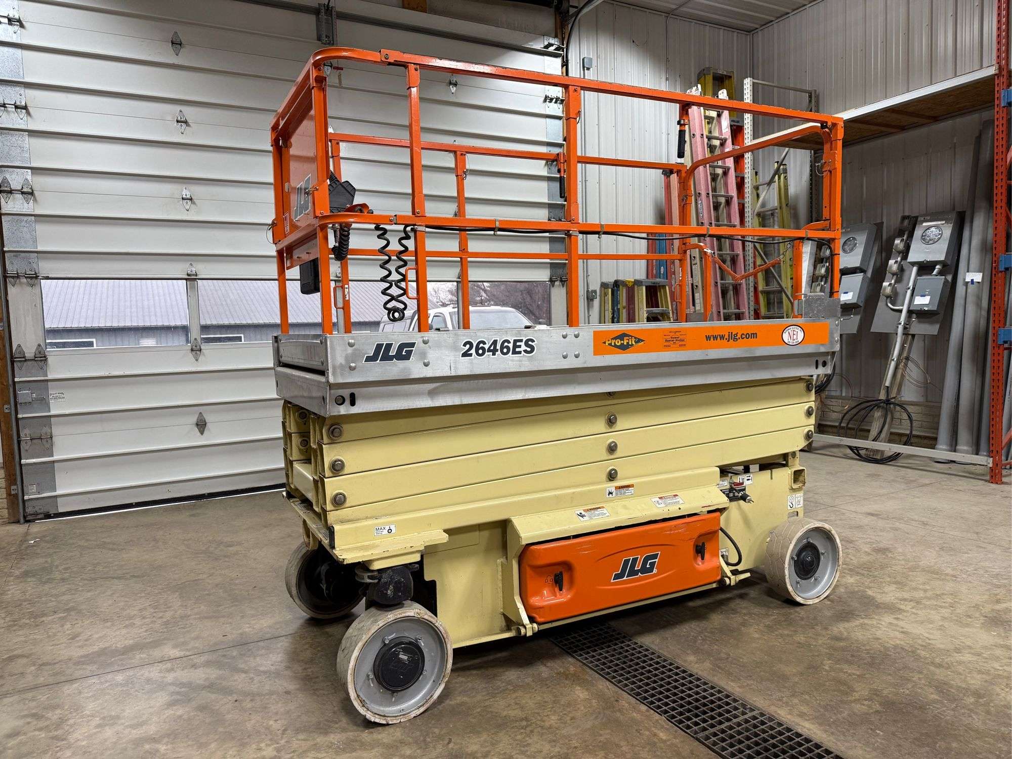 JLG 2646ES Scissor Lift showing only 92 hrs/ works great - Kaufman ...