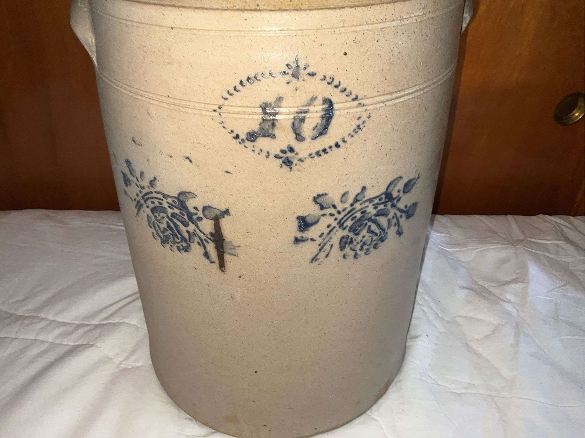 Very nice 10 gal crock - Kaufman Realty & Auctions