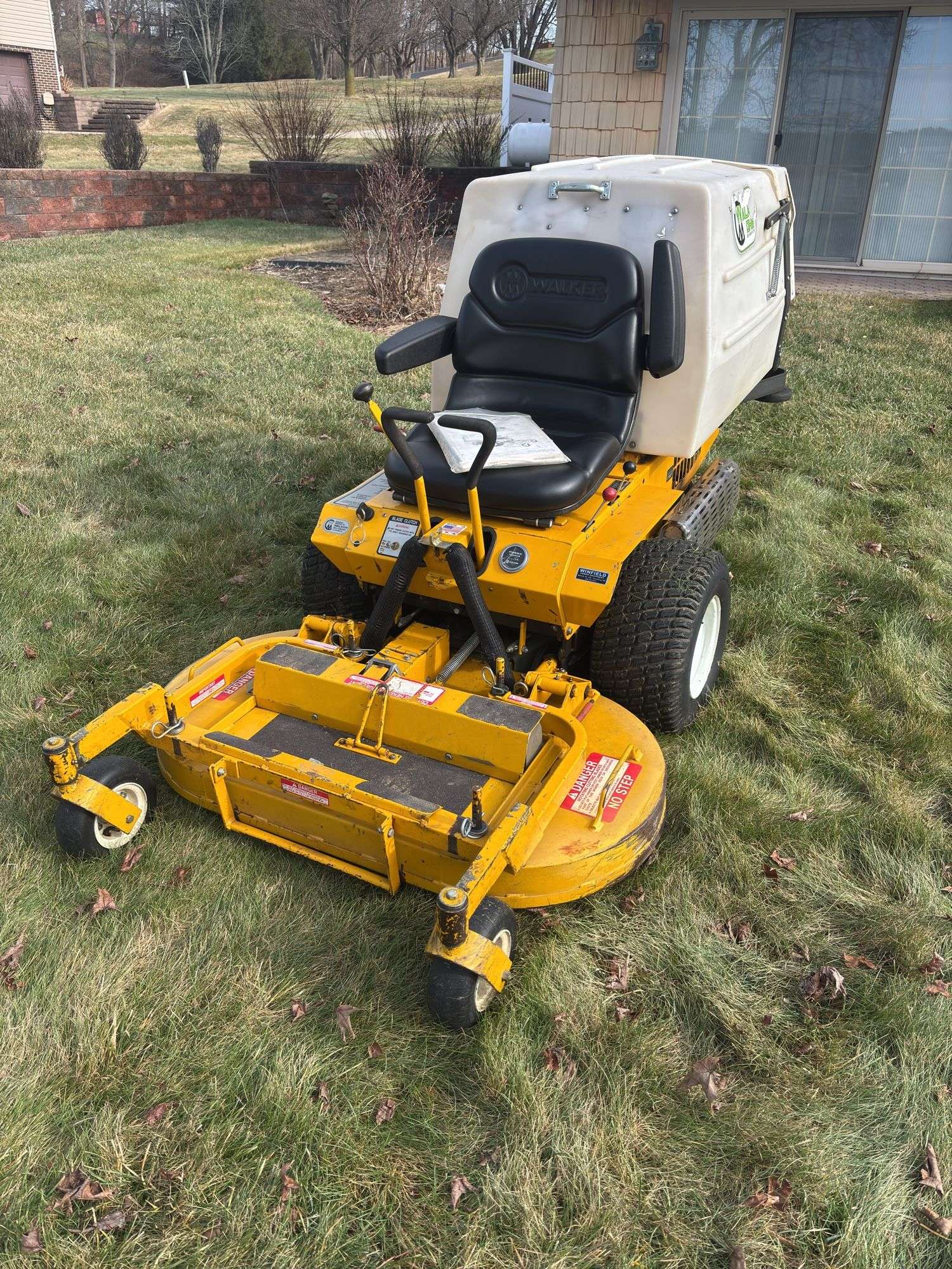 Walker Zero Turn Lawn Mower 42” / Only 645 Hrs !! , Model No. MCGHS , w ...