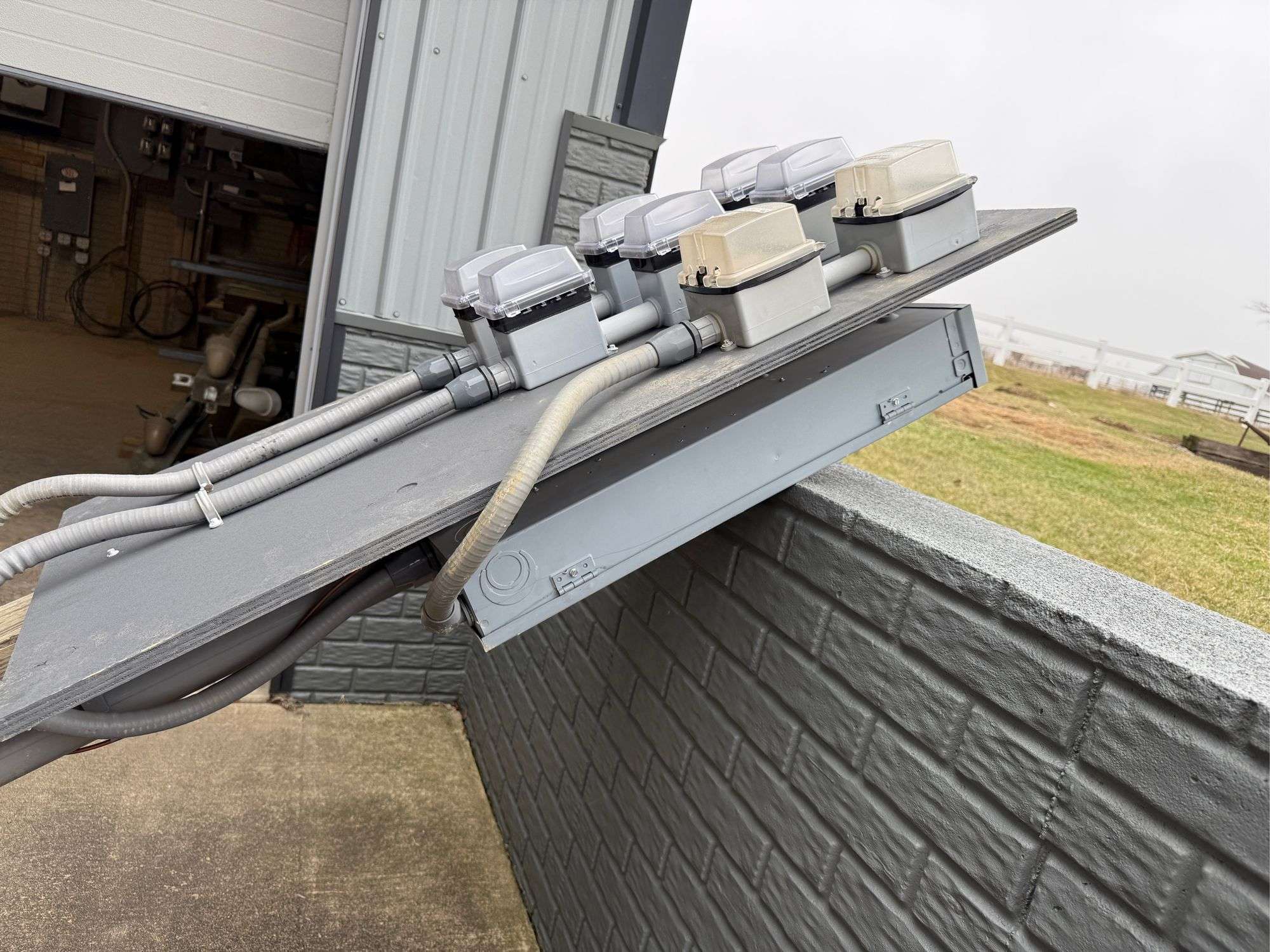 200amp temporary power station - Kaufman Realty & Auctions