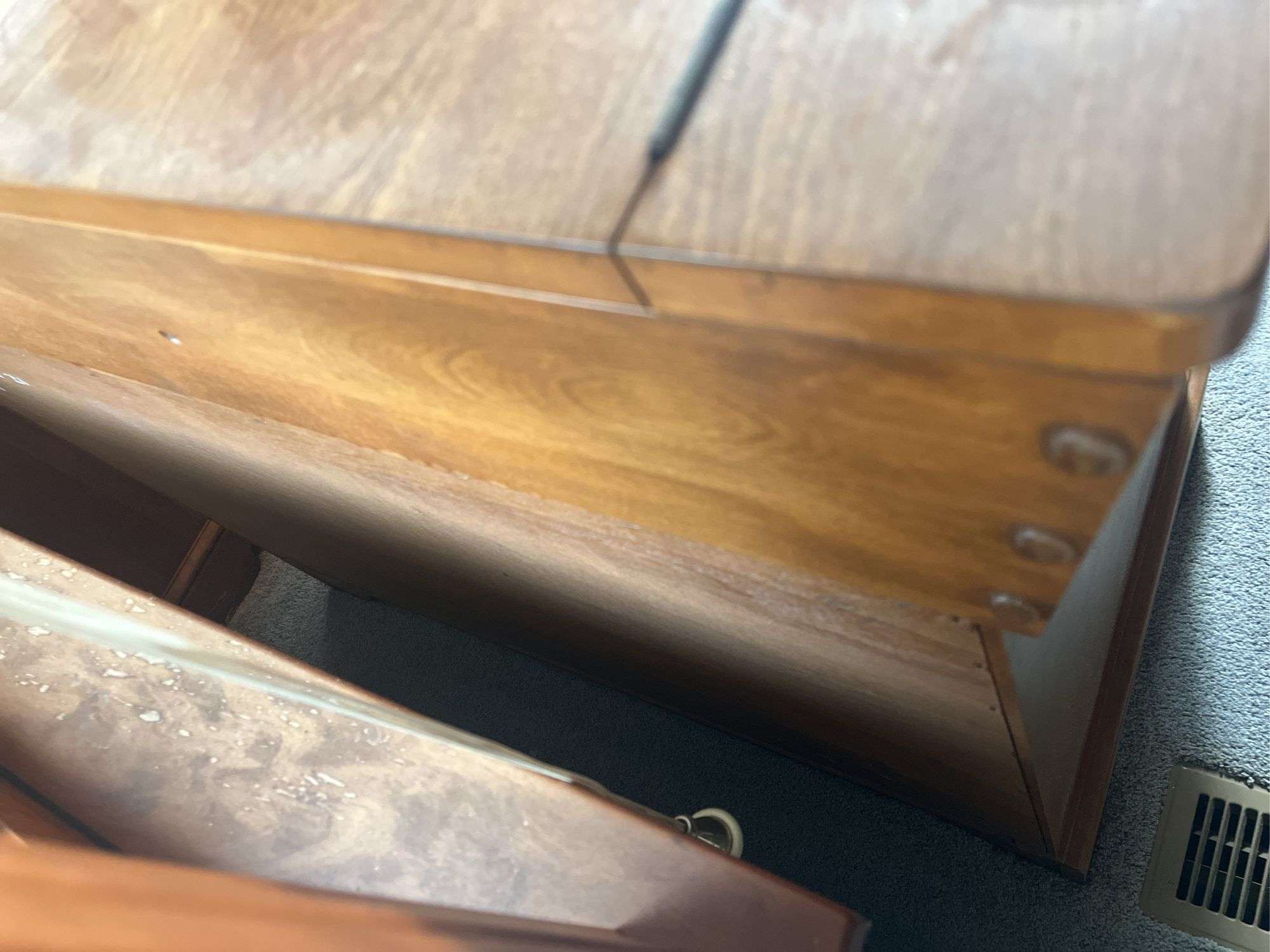 Ethan Allen Wash Stand - Kaufman Realty & Auctions