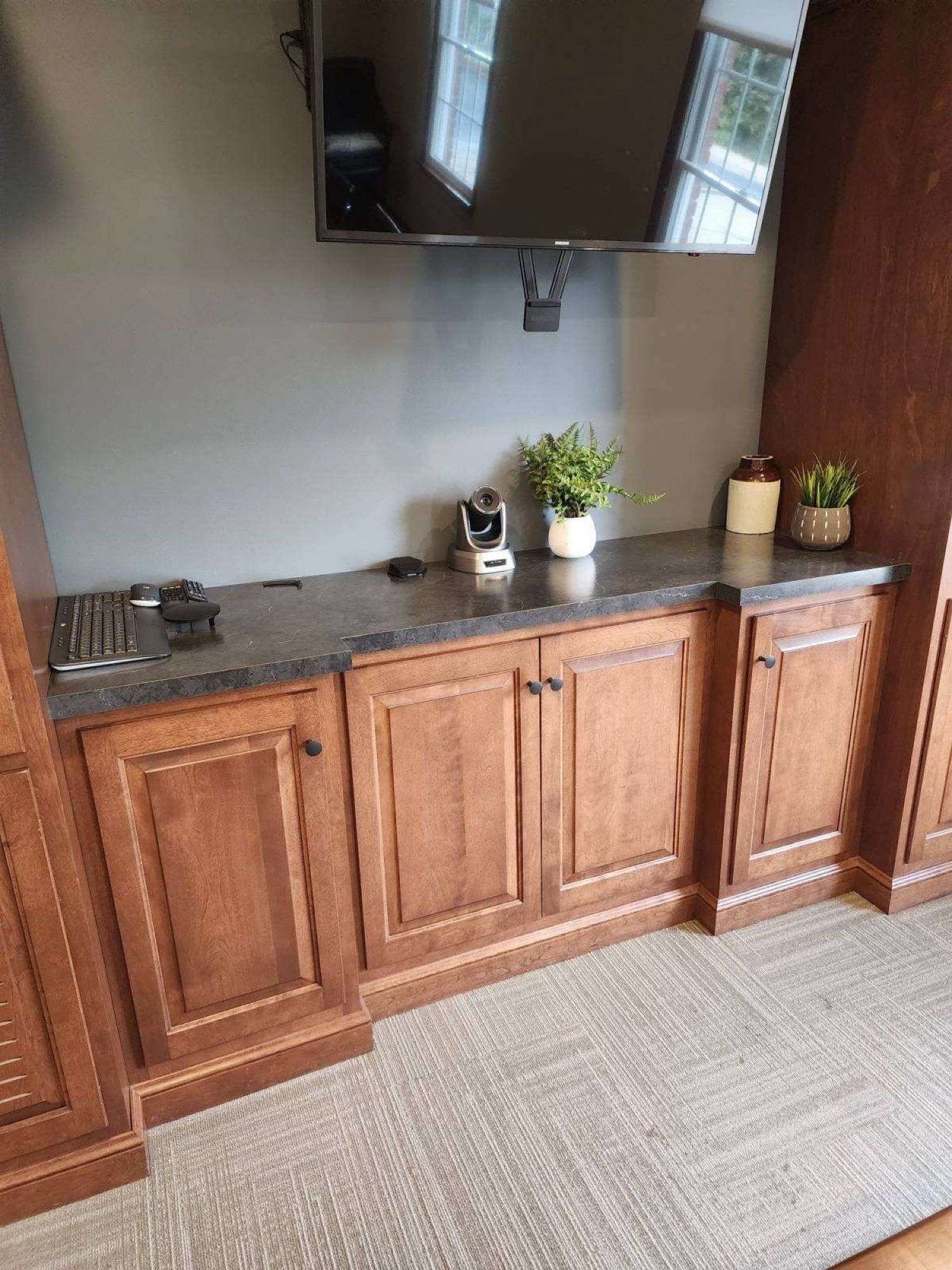 Custom Built Cabinets - Kaufman Realty & Auctions