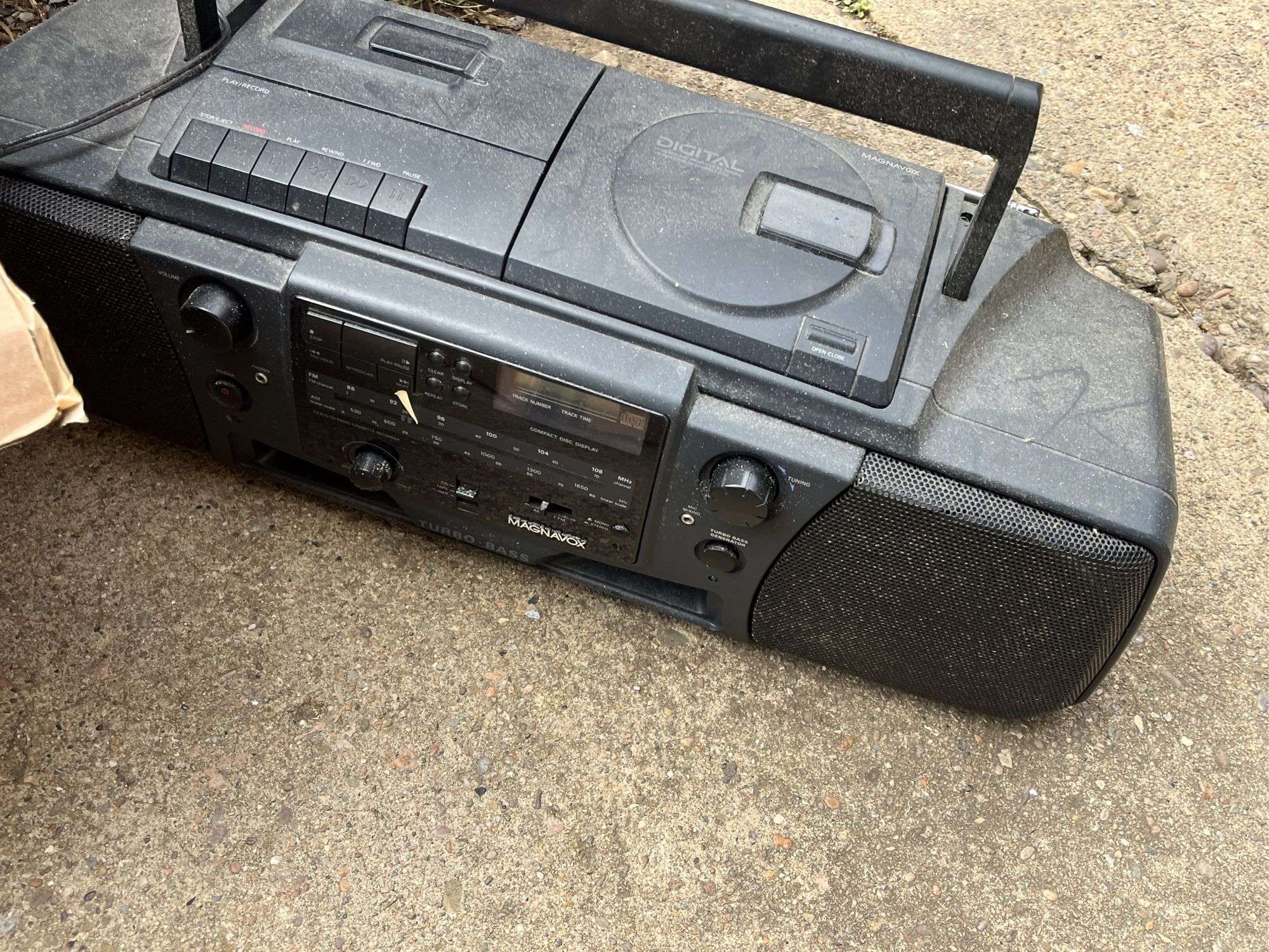 Radios, Cassette Player, 8 Track Players - Kaufman Realty & Auctions