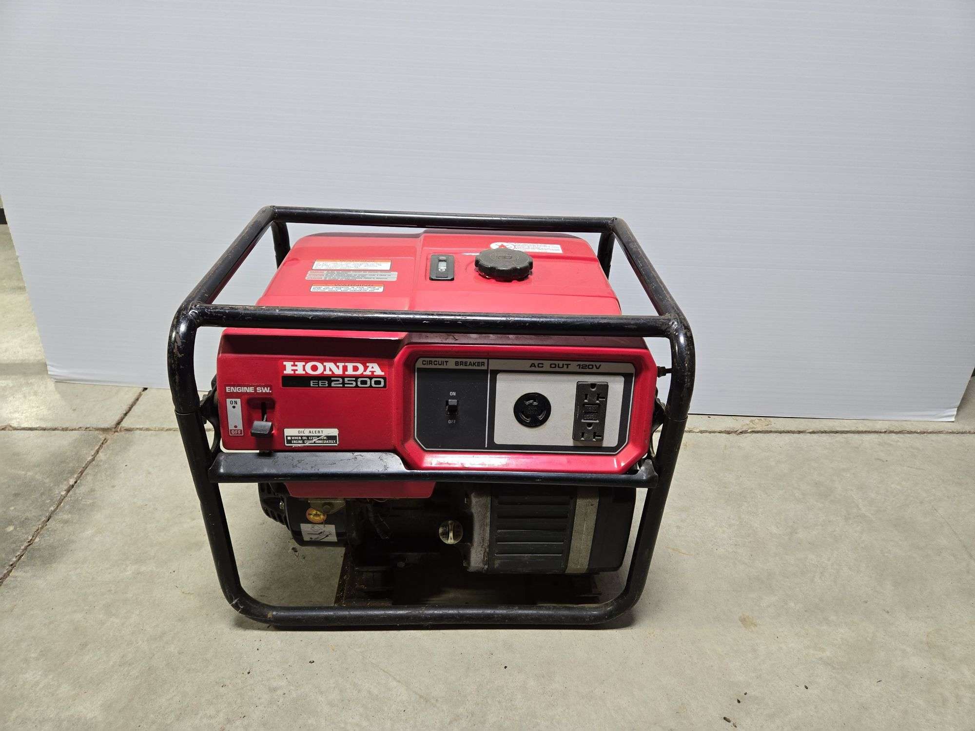 Honda EB 2500 generator - Kaufman Realty & Auctions