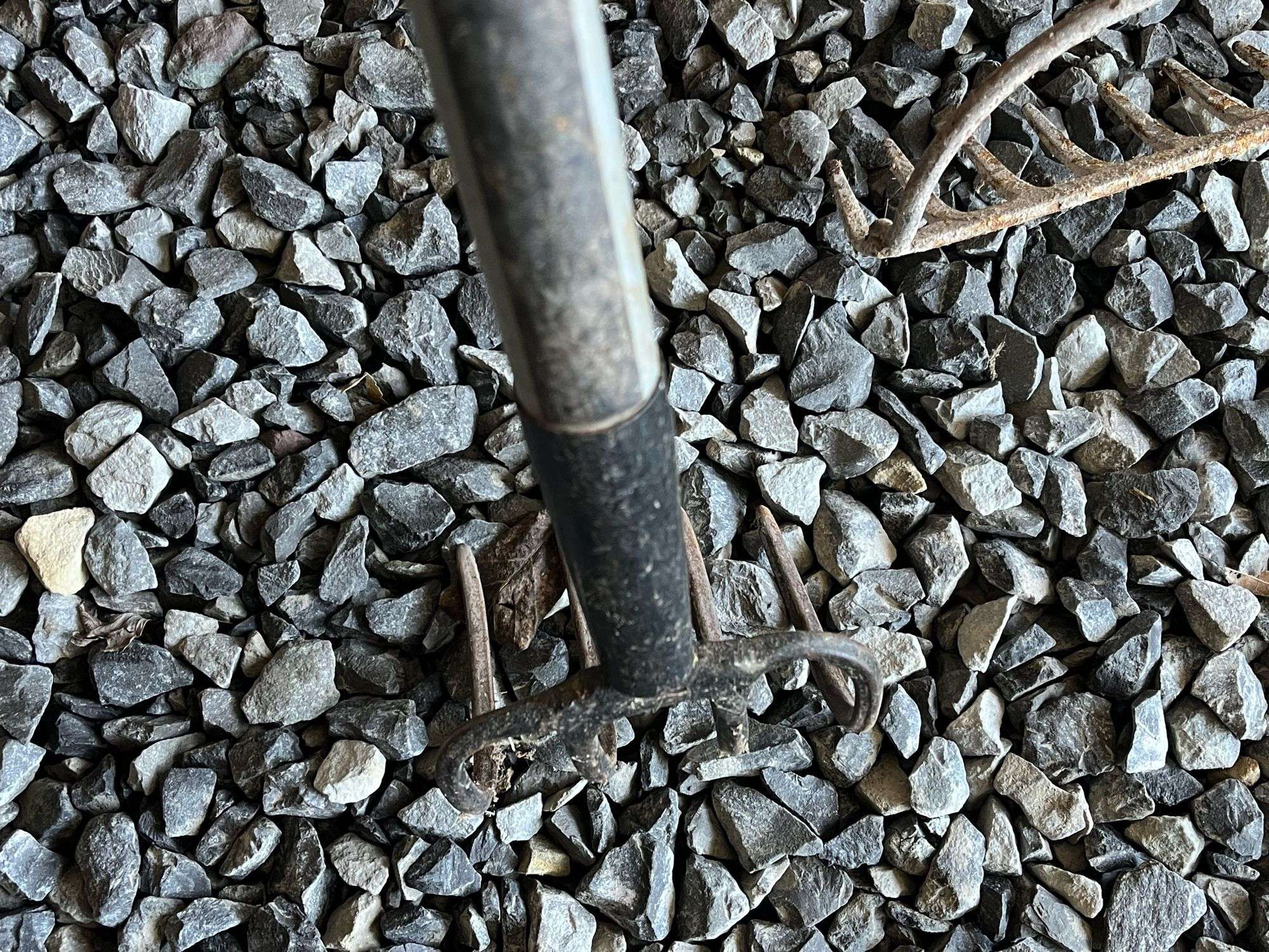 Pitchforks, Shovels, Rake, Chopper Axe - Kaufman Realty & Auctions