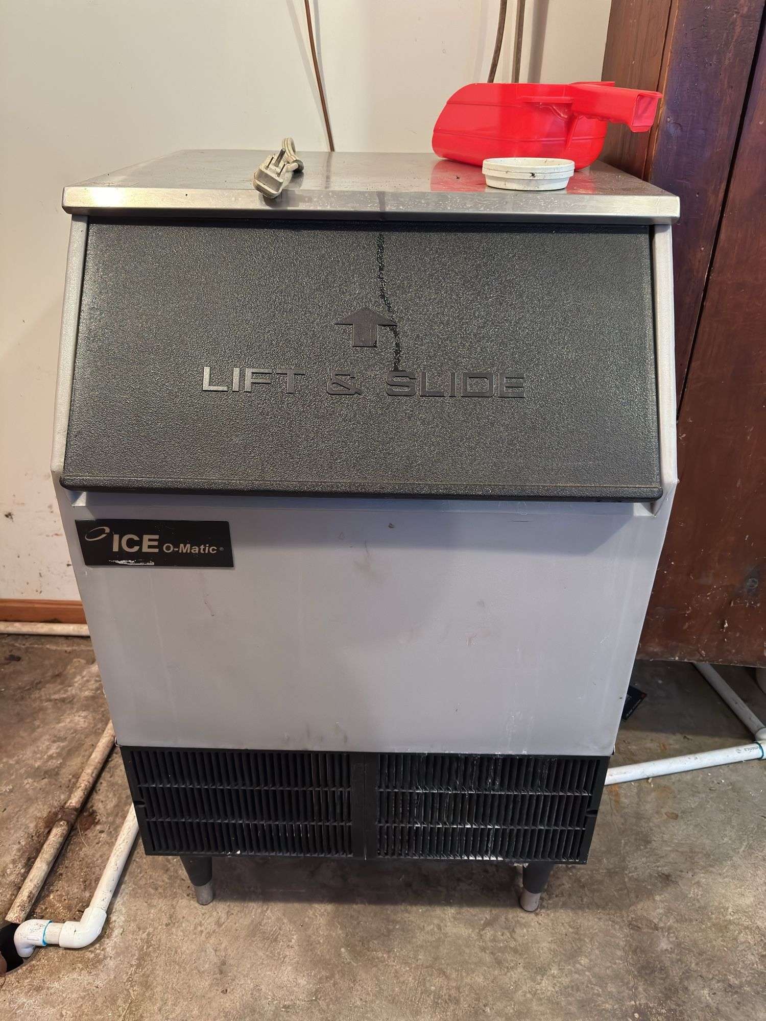 Ice O-Matic Ice Machine - Kaufman Realty & Auctions