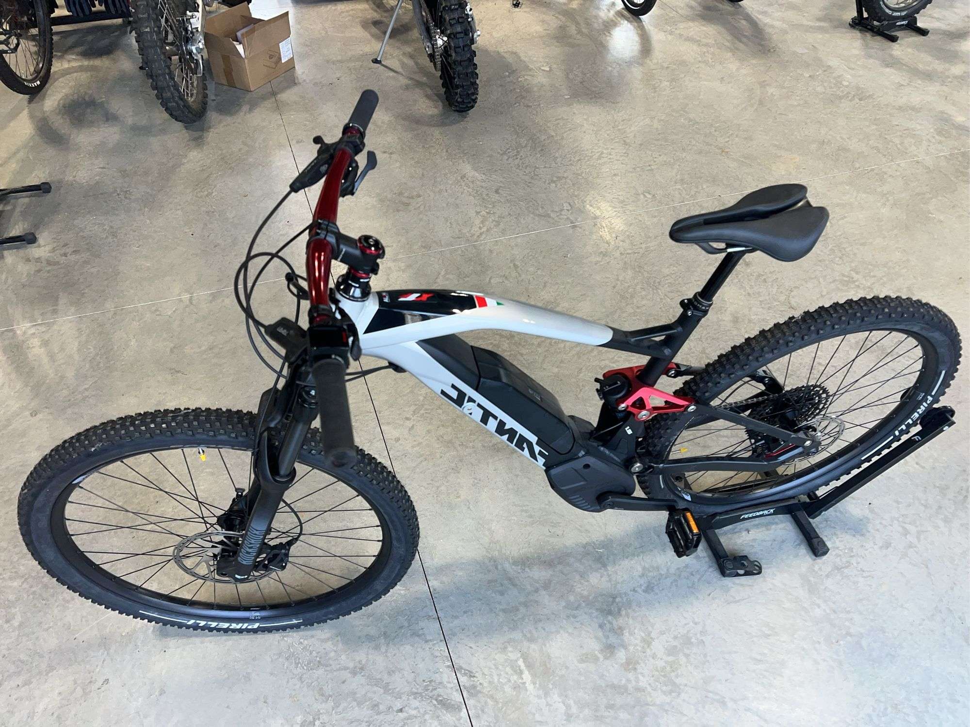 Fantic XTF Integra E bike 250 W mid drive motor with a 36 V battery has ...