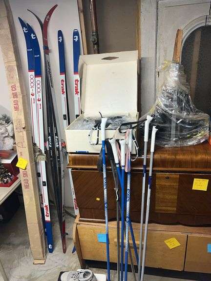 Miscellaneous ski stuff, ski pools, ski shoes and cross country skis - Kaufman Realty & Auctions