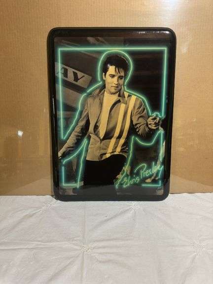 ELVIS PRESLEY LACQUERED PRESSED WOOD PLAQUE - Kaufman Realty & Auctions