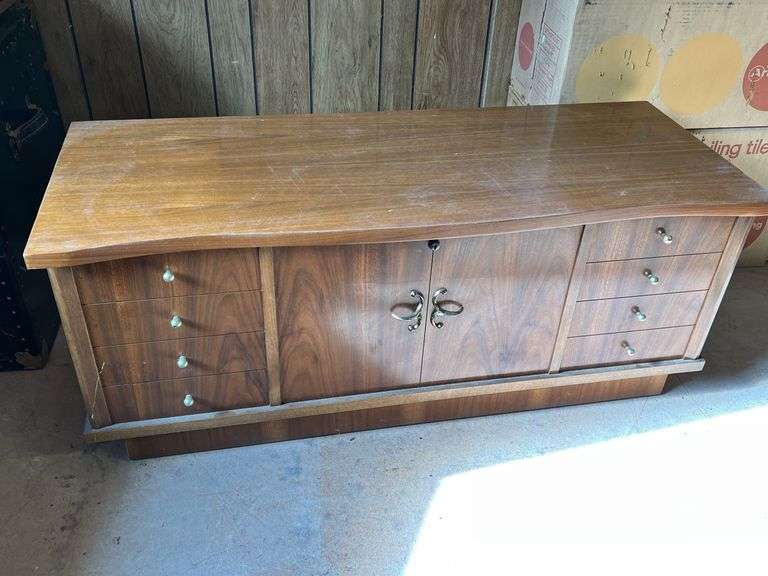 Princess by Lane Cedar Chest - Kaufman Realty & Auctions