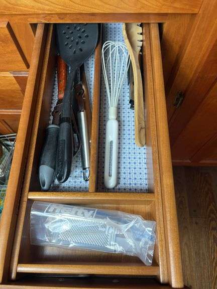 Kitchen Implements - Kaufman Realty & Auctions