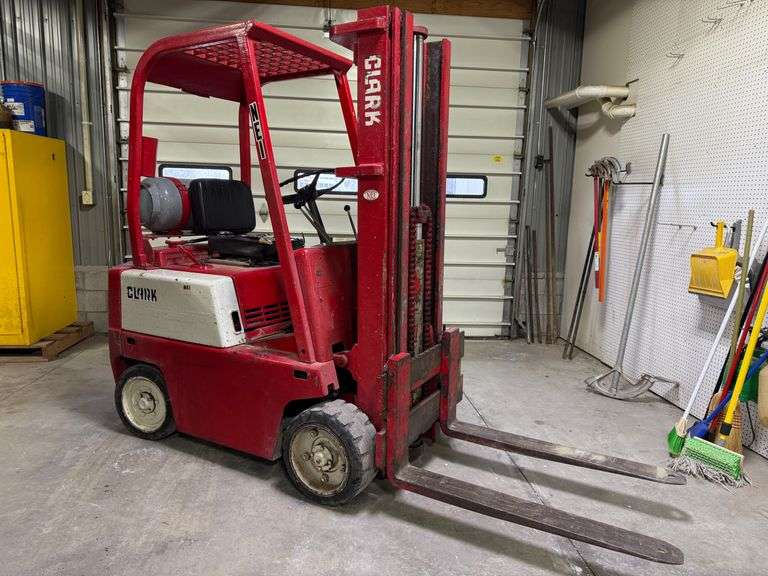 Clark C500-30 forklift, propane tank included (see description regards ...