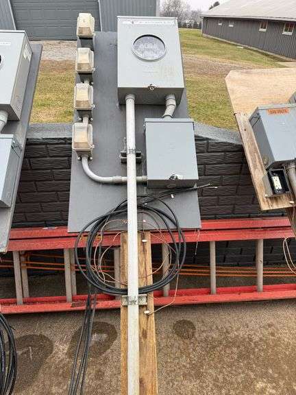 Temporary power station with meter & outlets - Kaufman Realty & Auctions