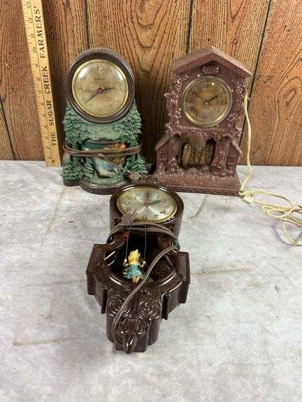 (2) Master crafters clocks & Mini United cuckoo clock - Kaufman Realty & Auctions