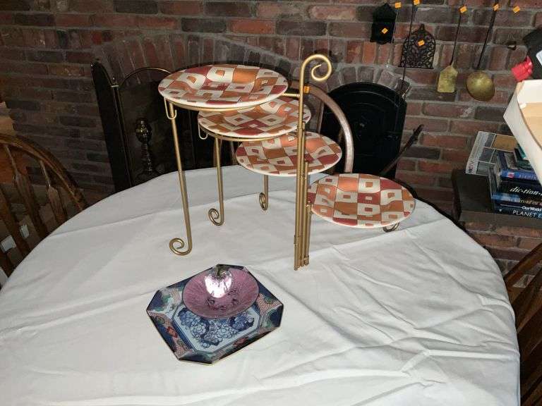 Plates and holder - Kaufman Realty & Auctions