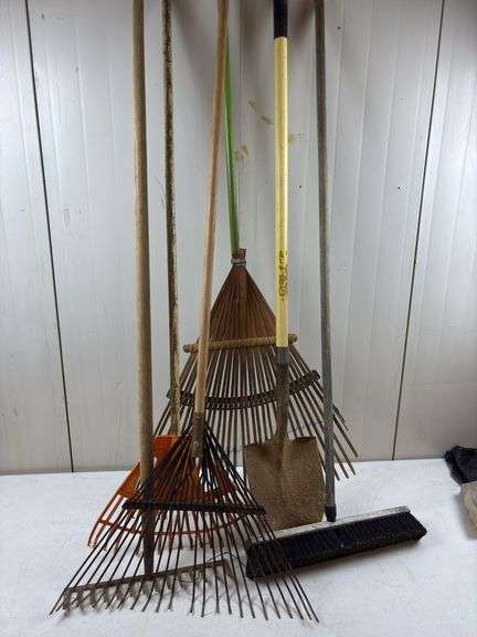 Rakes /shovel /Garden Rake - Kaufman Realty & Auctions