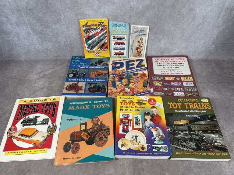 ASSORTED COLLECTOR GUIDE BOOKS & PRICE GUIDES - Kaufman Realty & Auctions
