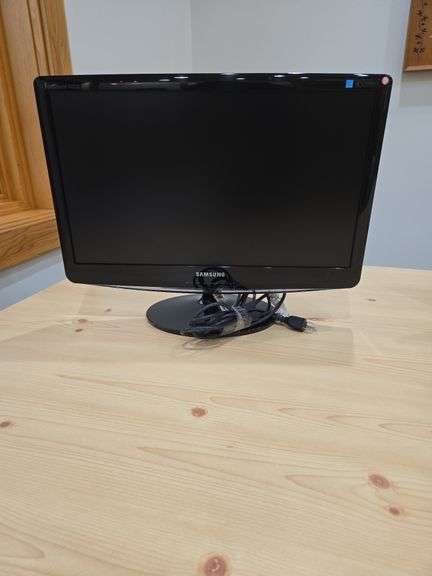 Samsung 22" monitor - Kaufman Realty & Auctions