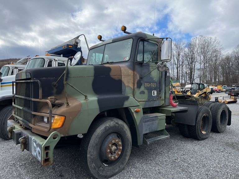 2001 Freight M915A4 Road Tractor Tandem Axle Vin# 1FUJCPBA22PJ98559 ...