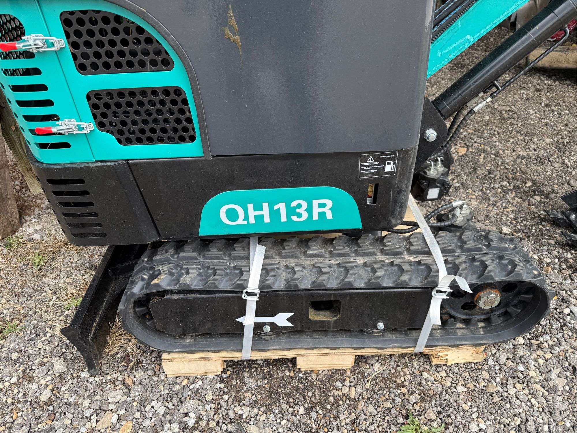 Digmaster DM100 Mini Track Excavator; unused gas - Kaufman Realty ...