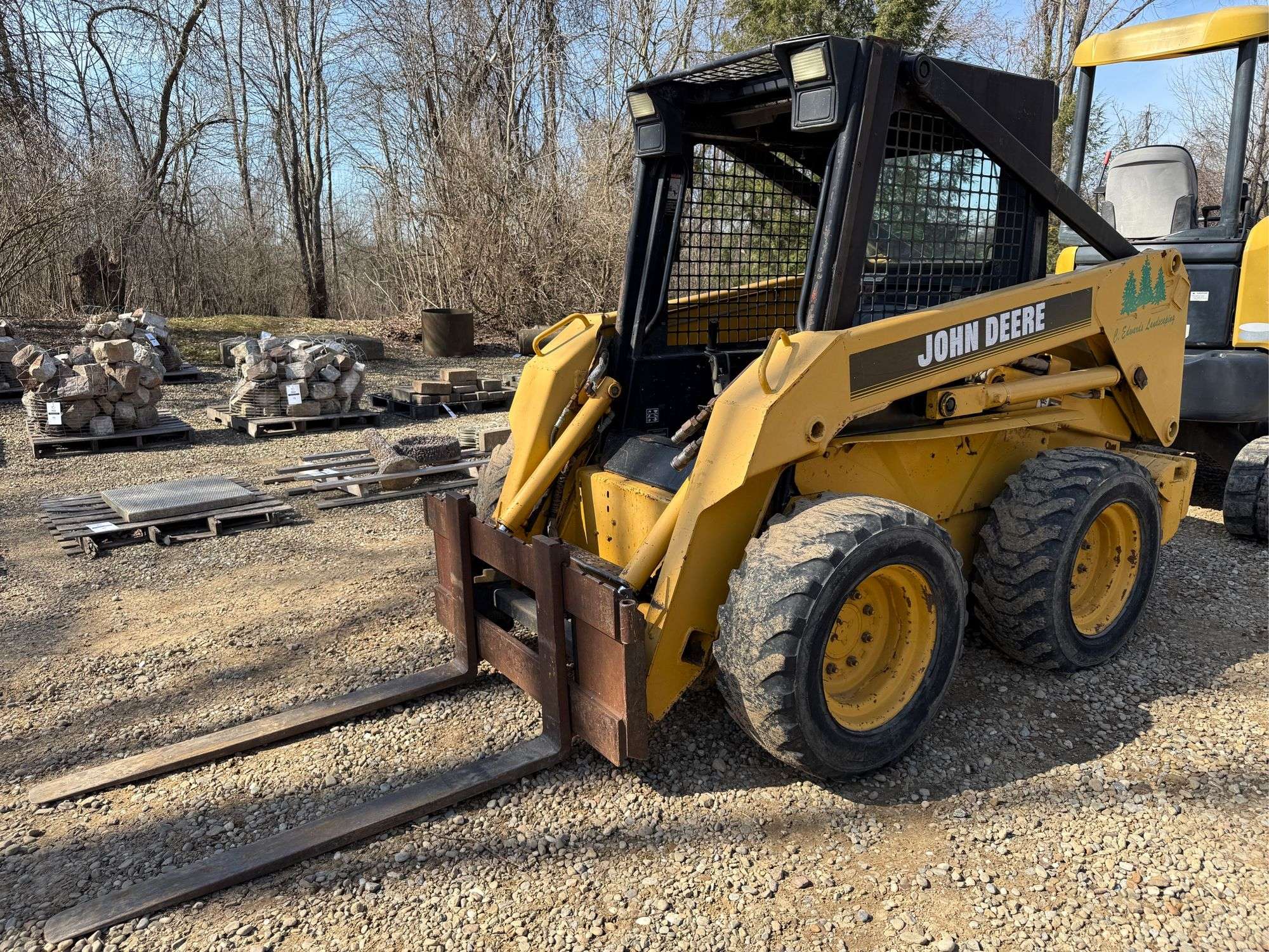 John Deere 6675 skid steer -runs good - Kaufman Realty & Auctions