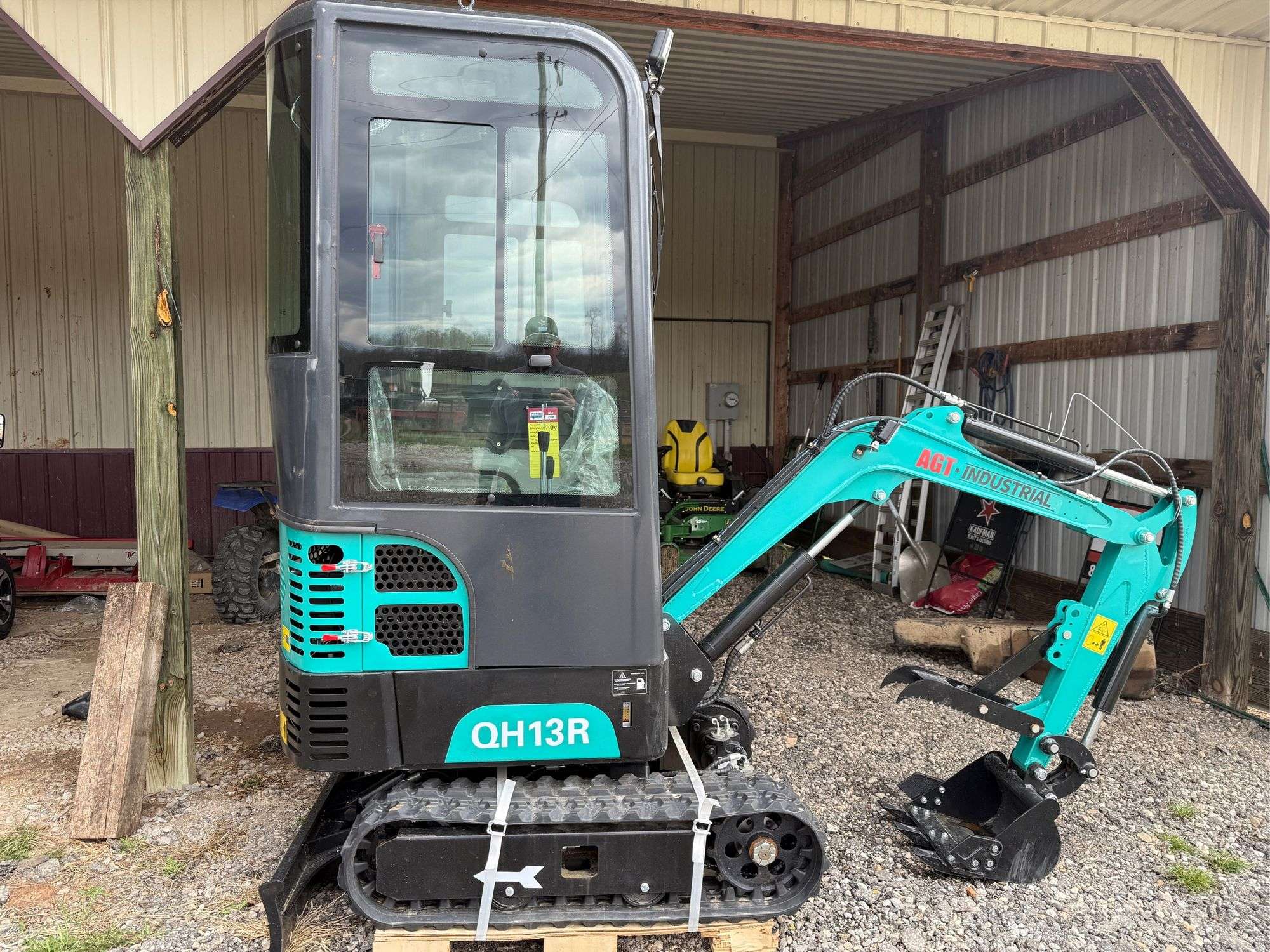 Digmaster Dm100 Mini Track Excavator Unused Gas Kaufman Realty