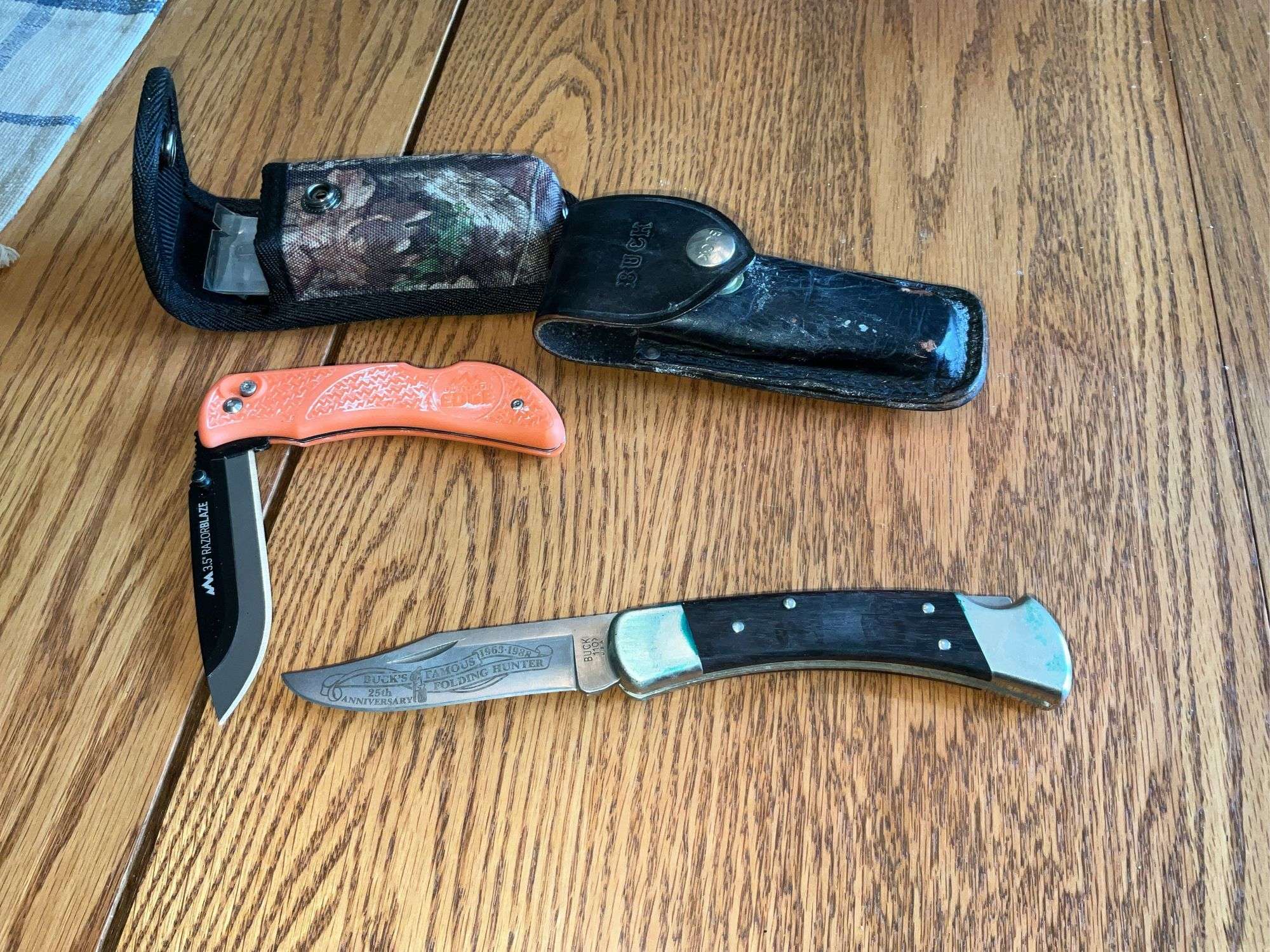 Buck 110, razor blade, knife - Kaufman Realty & Auctions