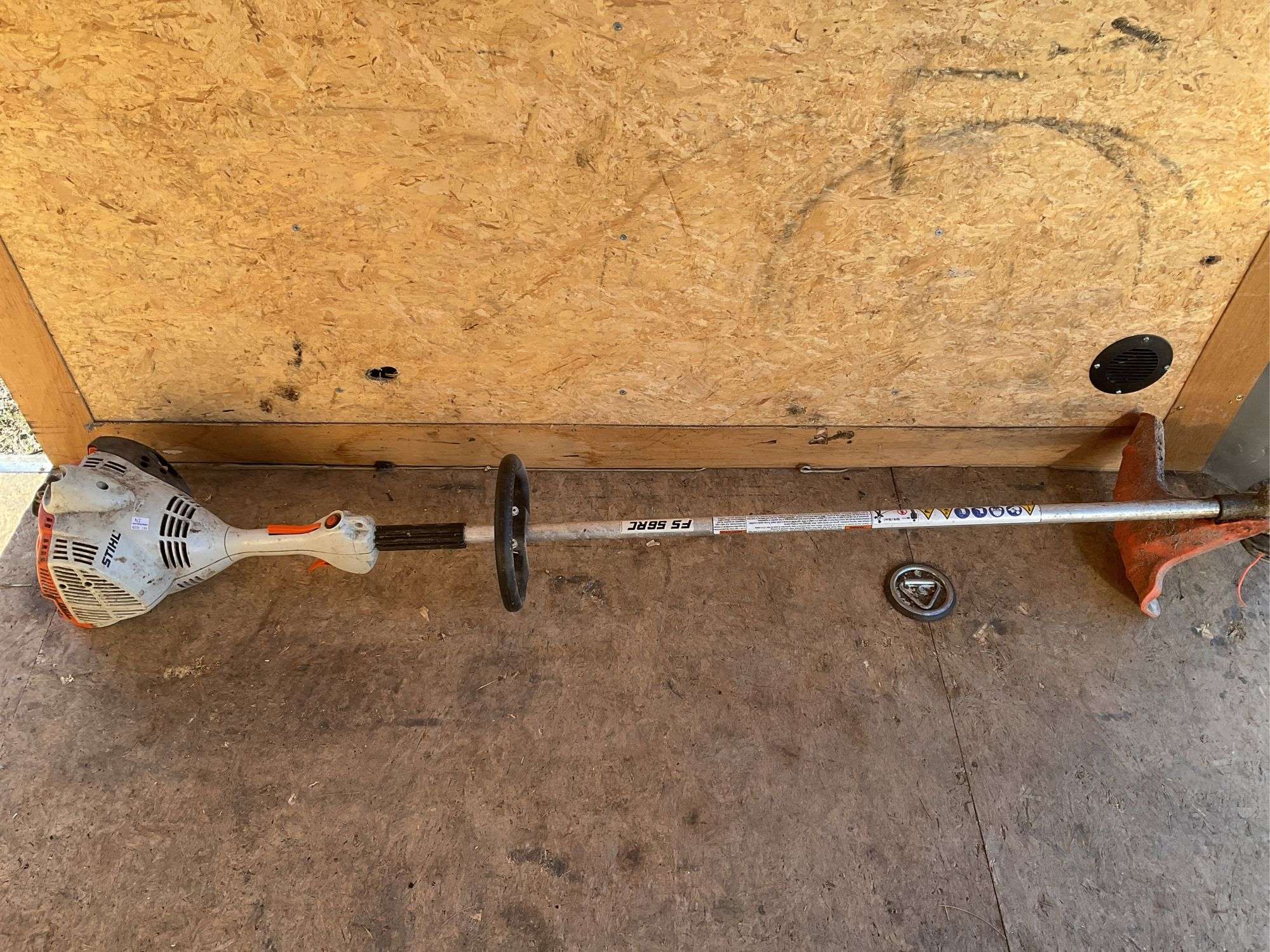STIHL FS 56 RC Straight Shaft Weedeater - Kaufman Realty & Auctions