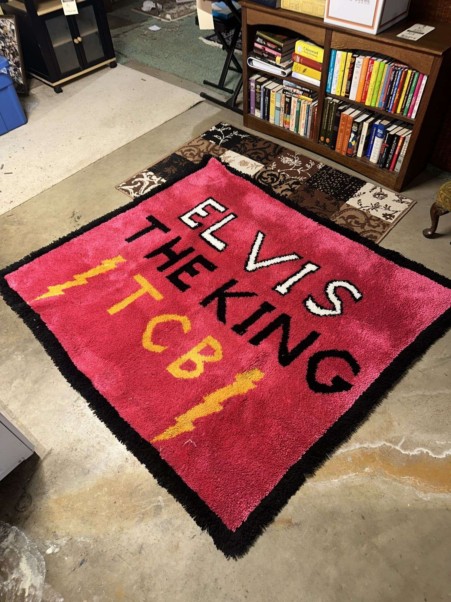 LARGE ELVIS PRESLEY THE KING TCB RUG - Kaufman Realty & Auctions