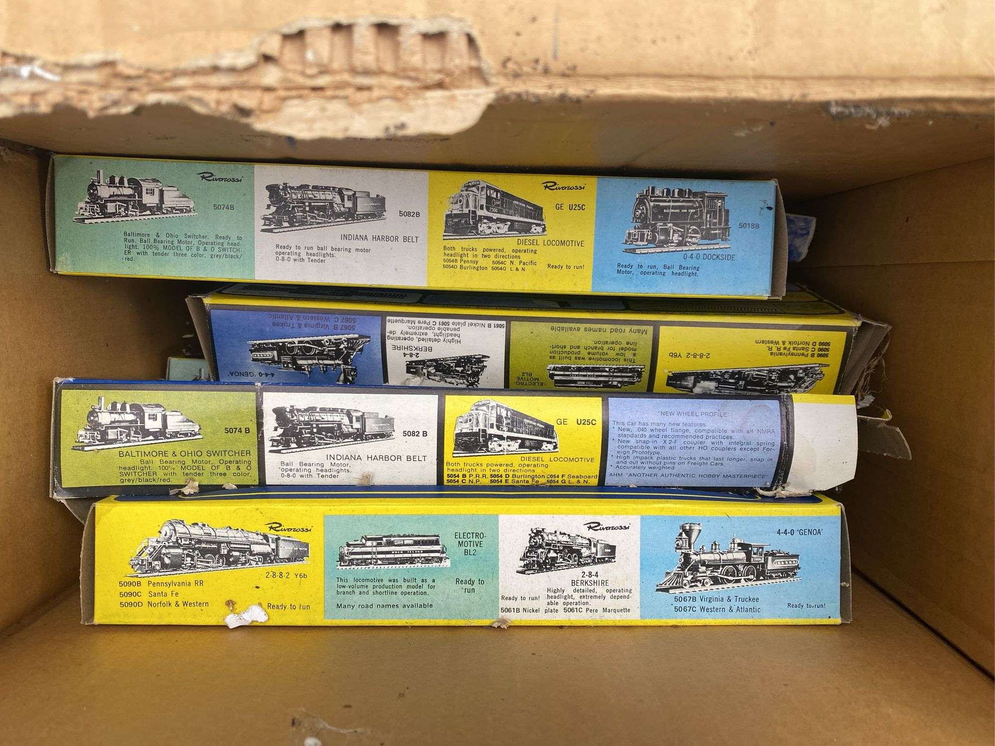 Ho Scale Trains and Boxes - Kaufman Realty & Auctions