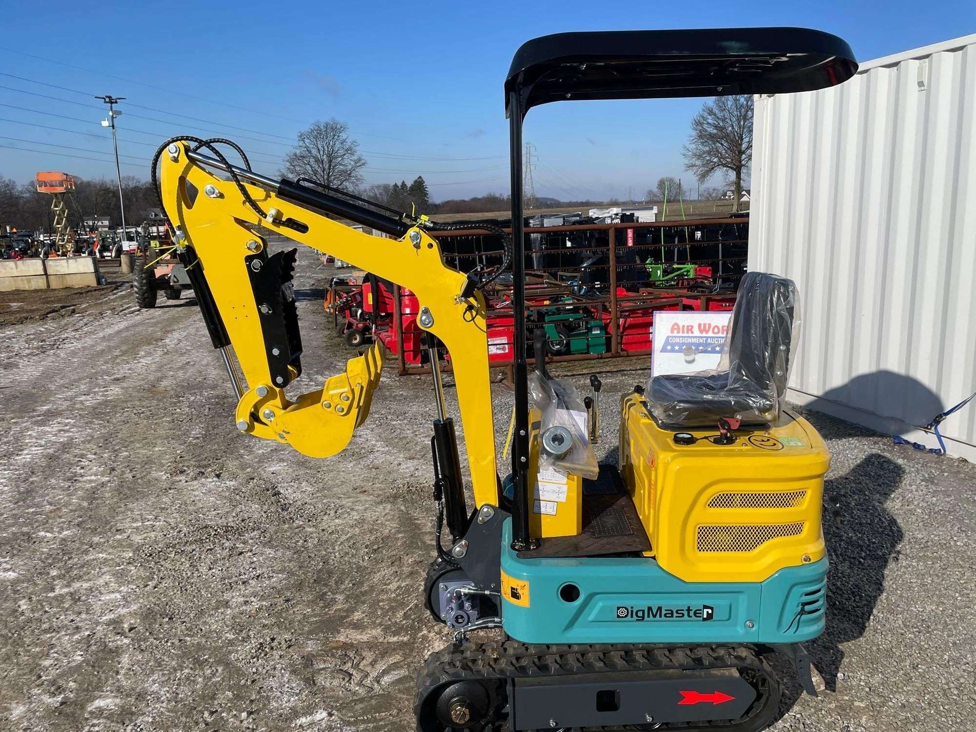 (Inv.42852) New Unused Digmaster DM100 Mini Track Excavator, 13.5 Hp ...