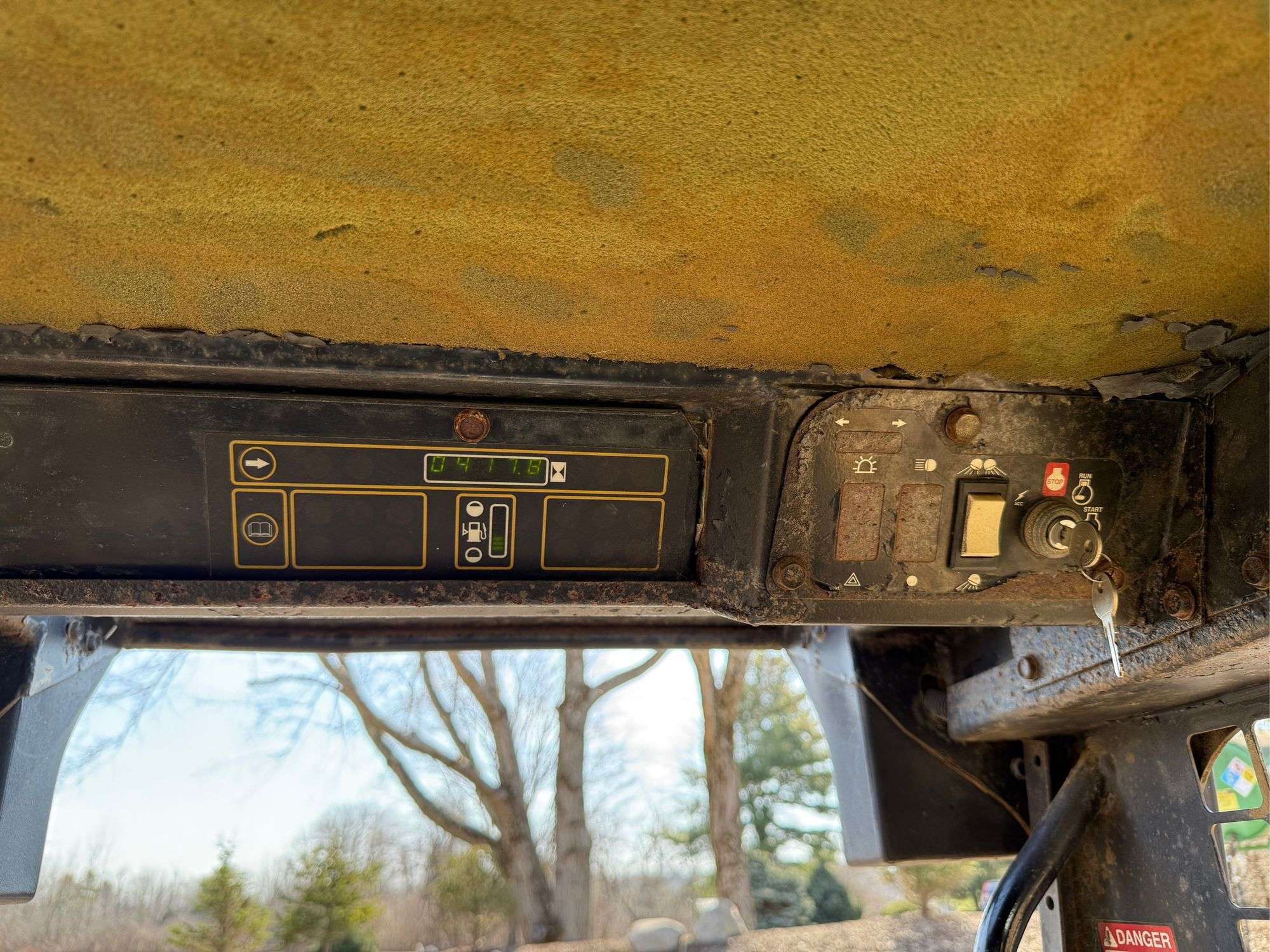 John Deere 6675 skid steer -runs good - Kaufman Realty & Auctions