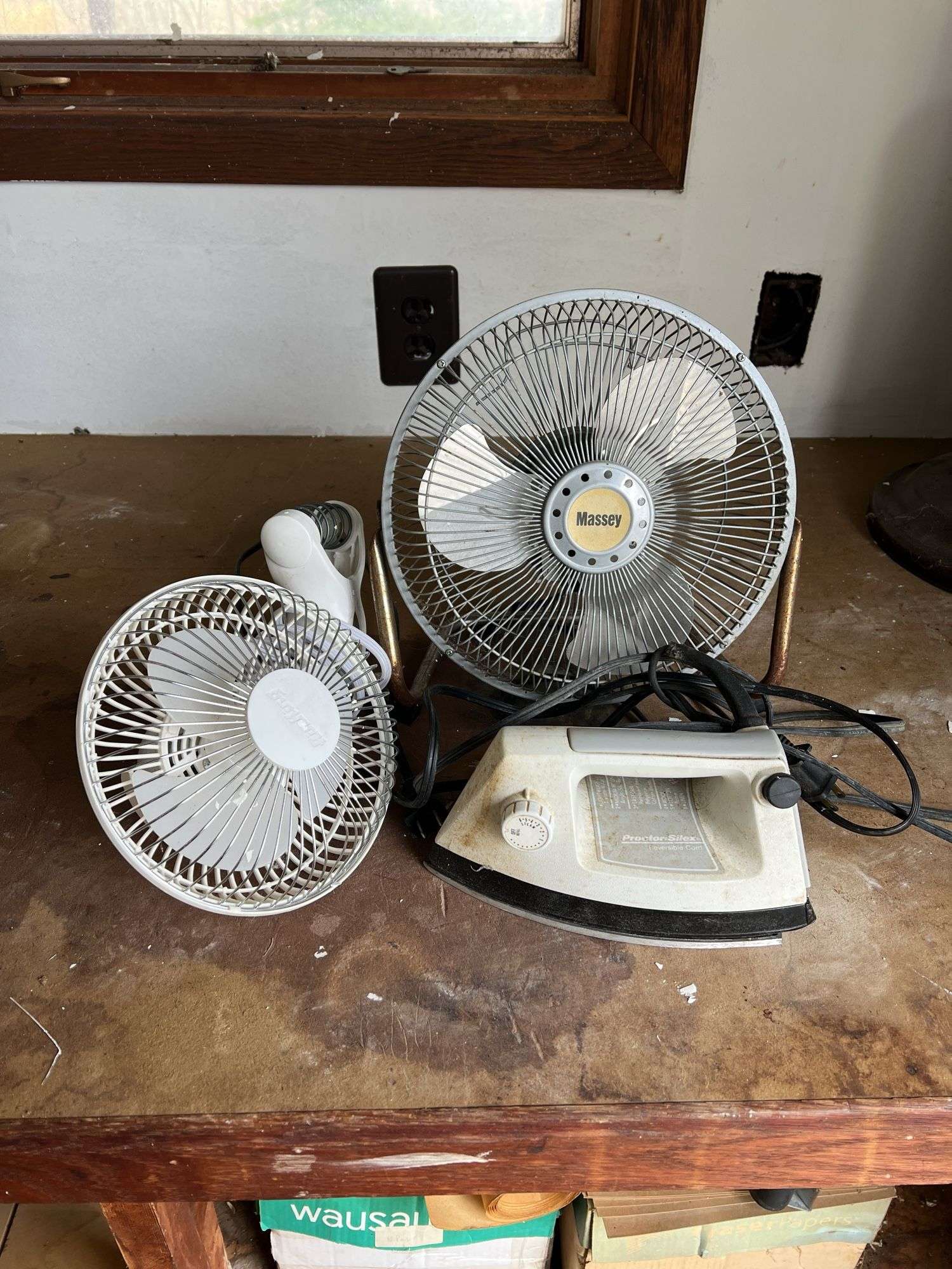 (2) smaller fans & iron - Kaufman Realty & Auctions