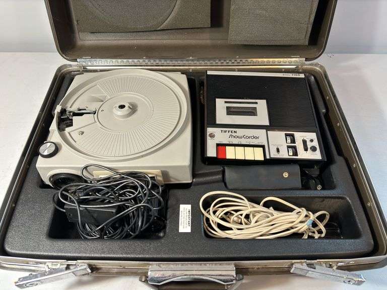 Tiffin show/corder - Kaufman Realty & Auctions