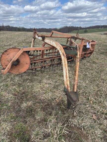 New Idea 402 Hay Rake - Kaufman Realty & Auctions