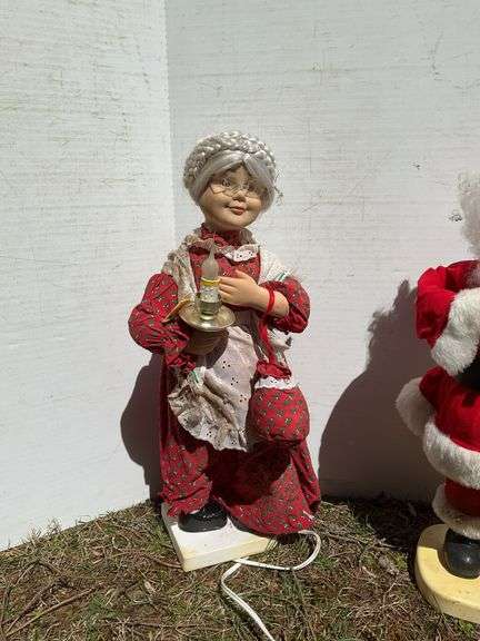 Mr. and Mrs. Clause Light Up Christmas Statues - Kaufman Realty & Auctions