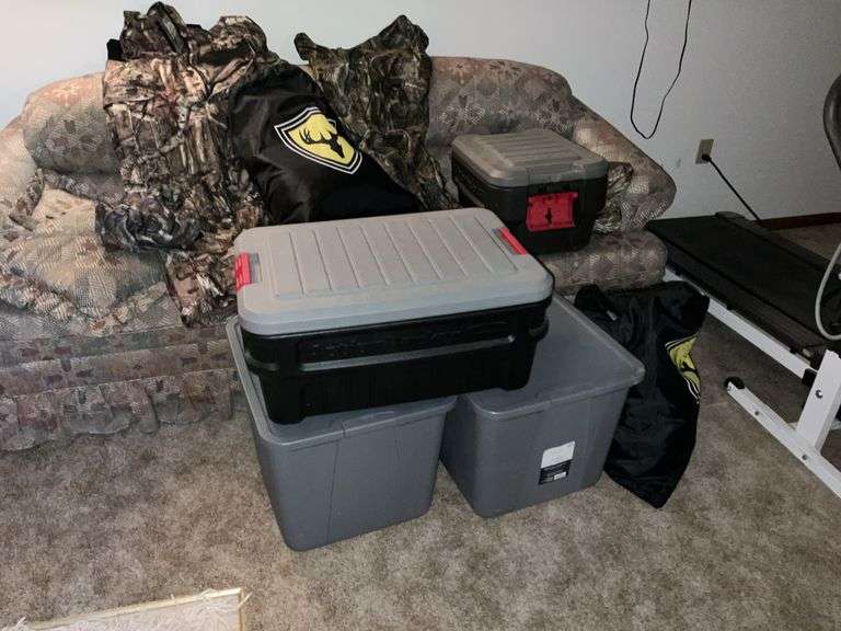 Four totes and two bags of hunting clothes, mostly size large - Kaufman ...