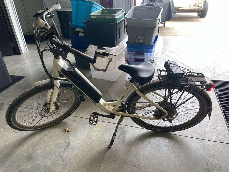 Aventon Pace 500 battery bicycle w/ charger - Kaufman Realty & Auctions