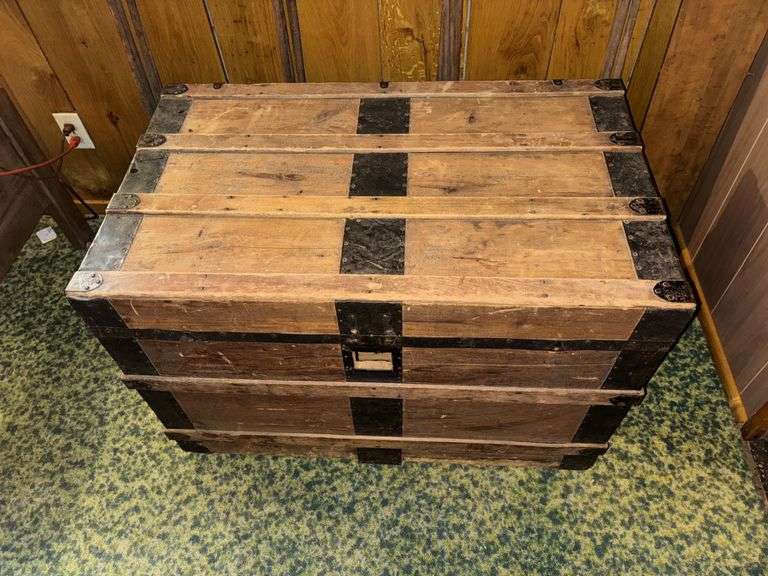 Antique chest - Kaufman Realty & Auctions