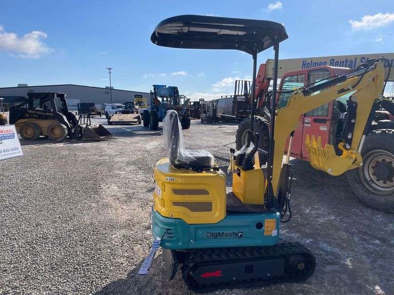 (Inv.42852) New Unused Digmaster DM100 Mini Track Excavator, 13.5 Hp ...