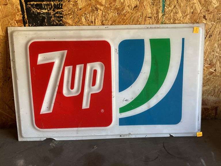 27” x 16” Plastic 7up Sign - Kaufman Realty & Auctions