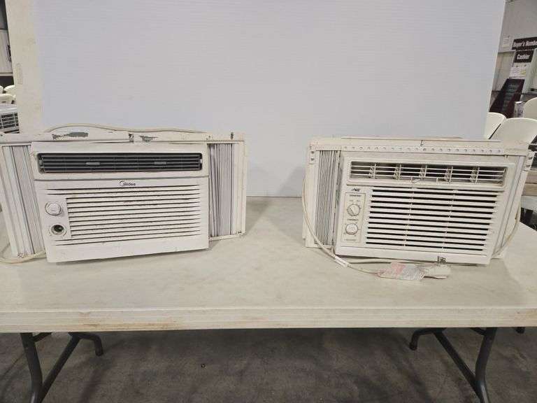 (2) window ac units-work - Kaufman Realty & Auctions
