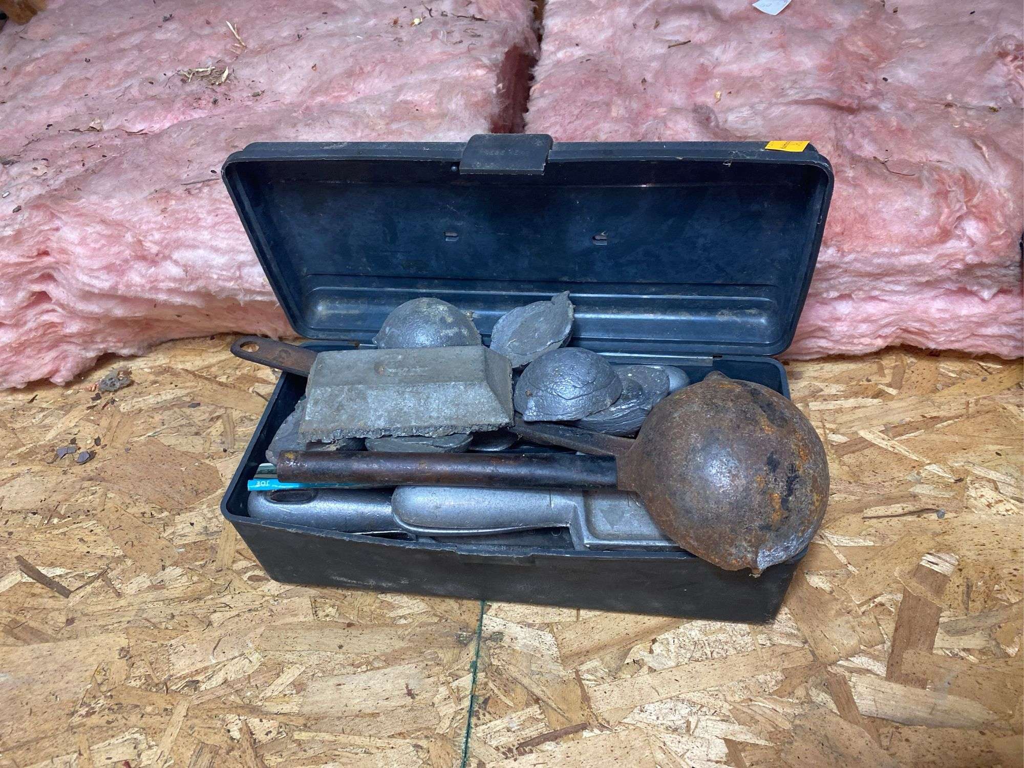 Moulds and Metal Casting Kit - Kaufman Realty & Auctions