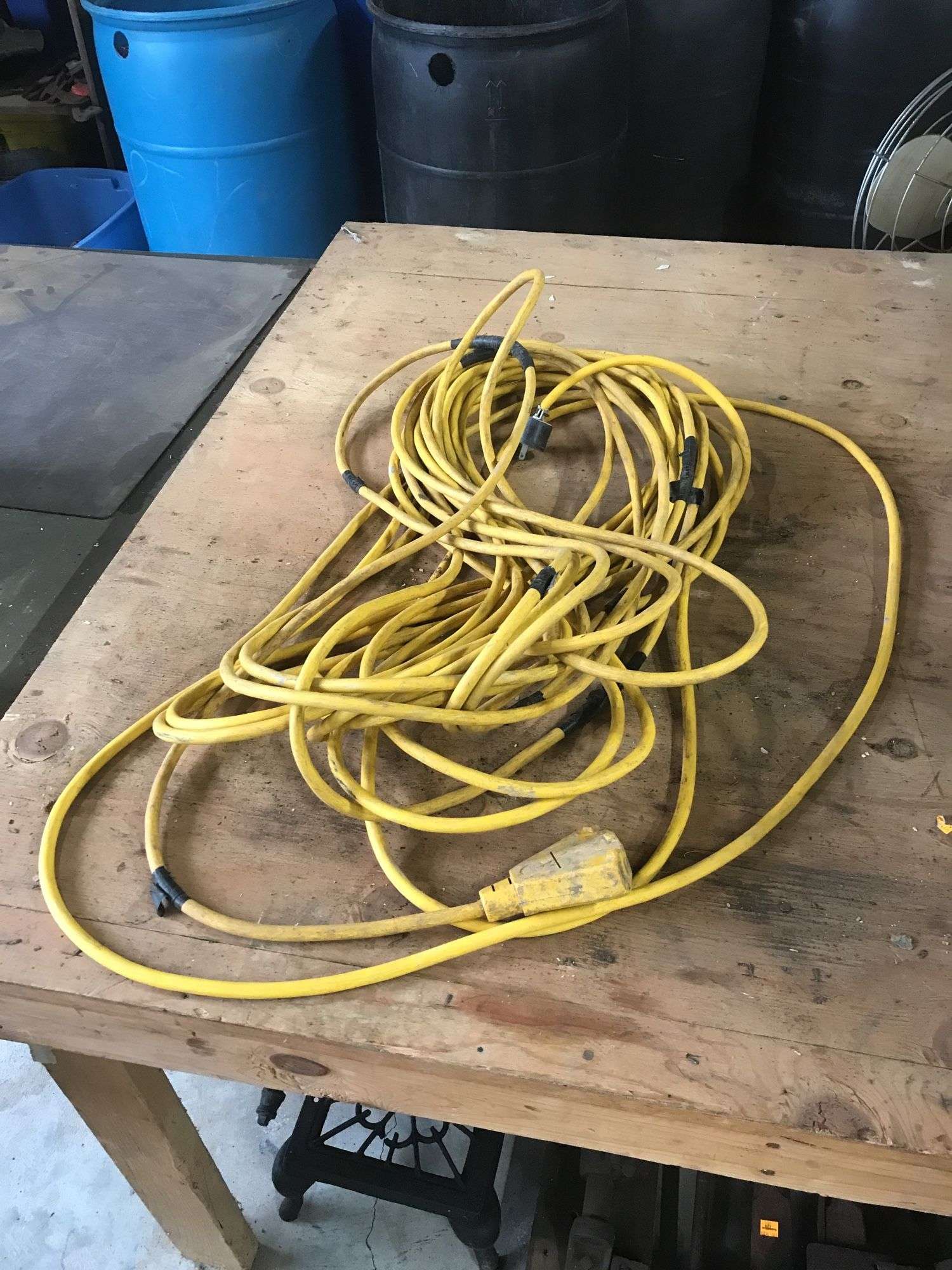 Large heavy duty three-way extension cord - Kaufman Realty & Auctions