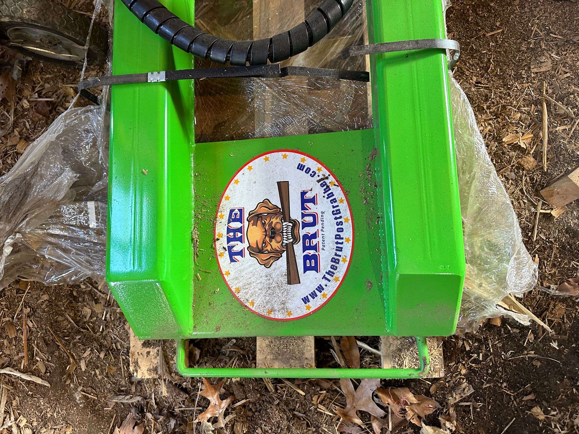 THE BRUT POST GRABBER NEW!! - Kaufman Realty & Auctions